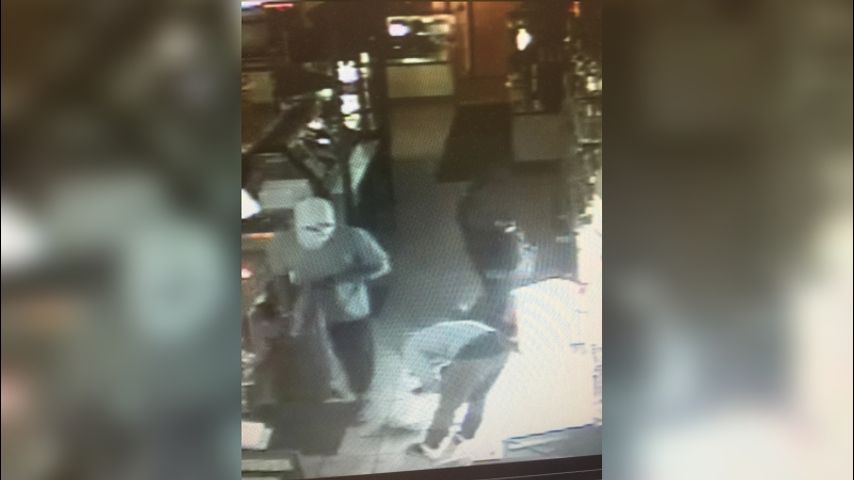 Deputies seeking suspects in Amite Quickway burglary