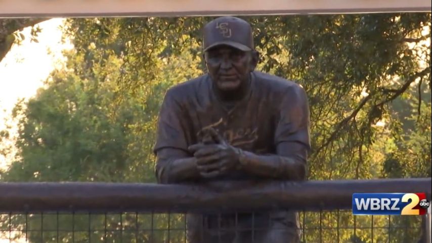 LSU unveils statue honoring legendary baseball coach Skip Bertman