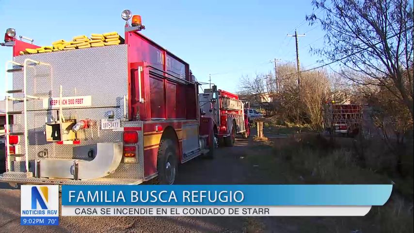 Bomberos responden a un incendio en el condado Starr