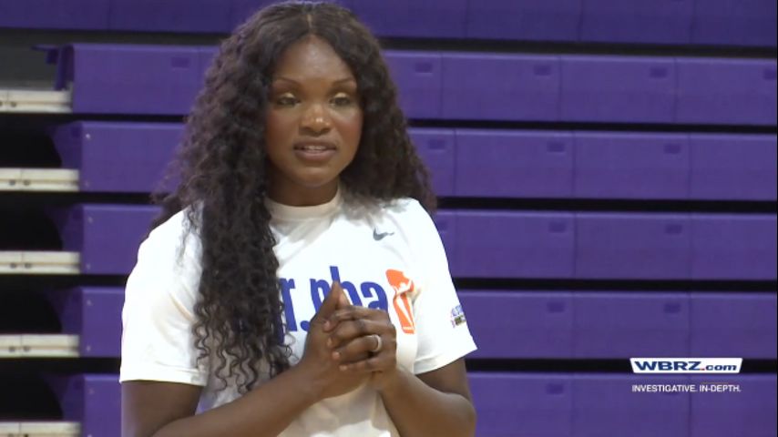 Denham Springs Lady Yellow Jackets receive special visitor ahead of ...