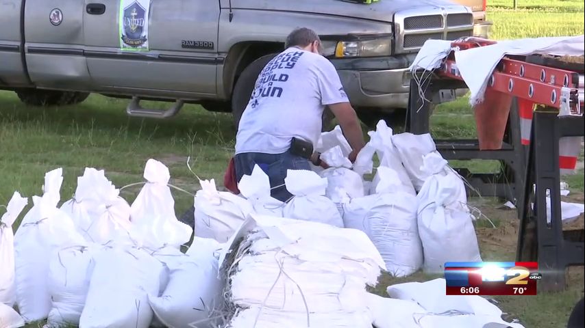 Baton Rouge residents prepare for Hurricane Delta amid pandemic