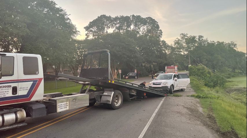 3 people hurt in accident; car fished out of LSU Lakes